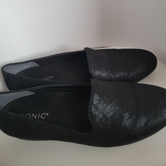 Vionic | Shoes | Vionic Willa Ii Slipon Loafers Black Tumbled Leather ...